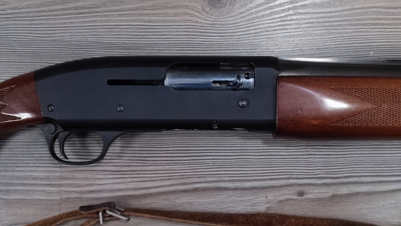 FUSIL SEMI AUTOMATIQUE MANUFRANCE PERFEX CAL.12/70 – Armurerie Safari